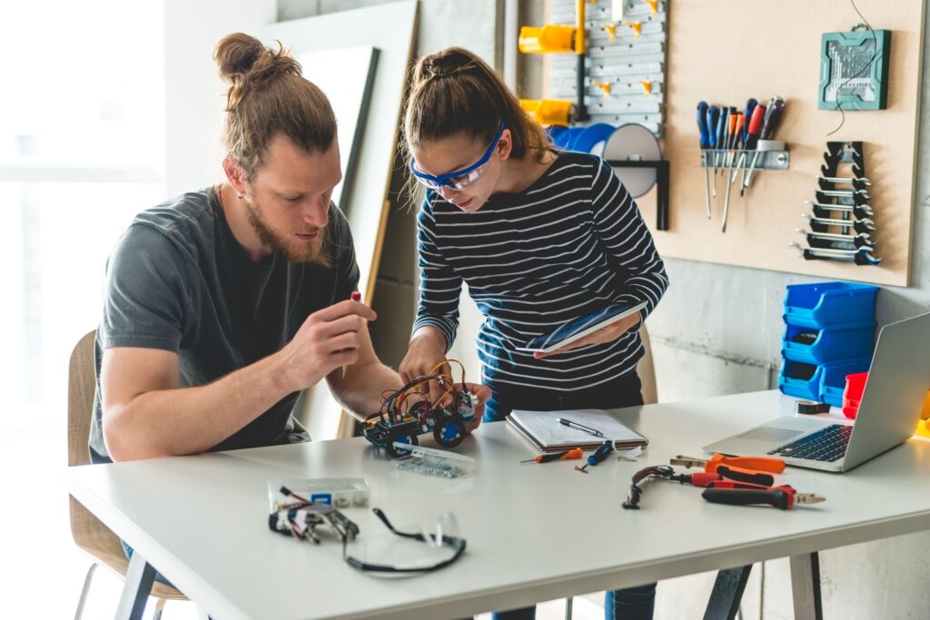 ICT Projects - Towards An AI-Assisted Printed Circuit Boards Design